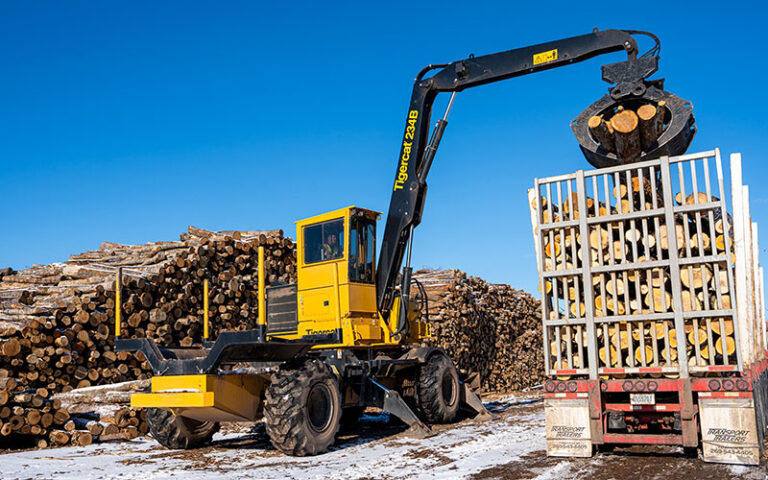 250E Loader | Knuckleboom Log Loader | Tigercat Equipment